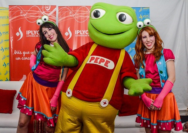 Multitudinario show del Sapo Pepe en la plaza 9 de Julio